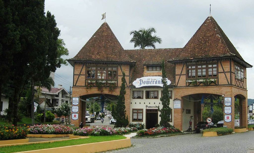 Pomerode abre concurso para efetivos e temporários