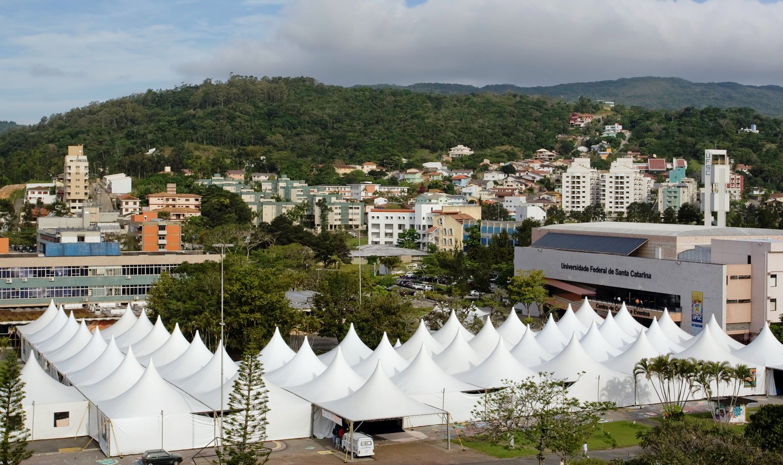 UFSC abre concurso com vagas em Florianópolis