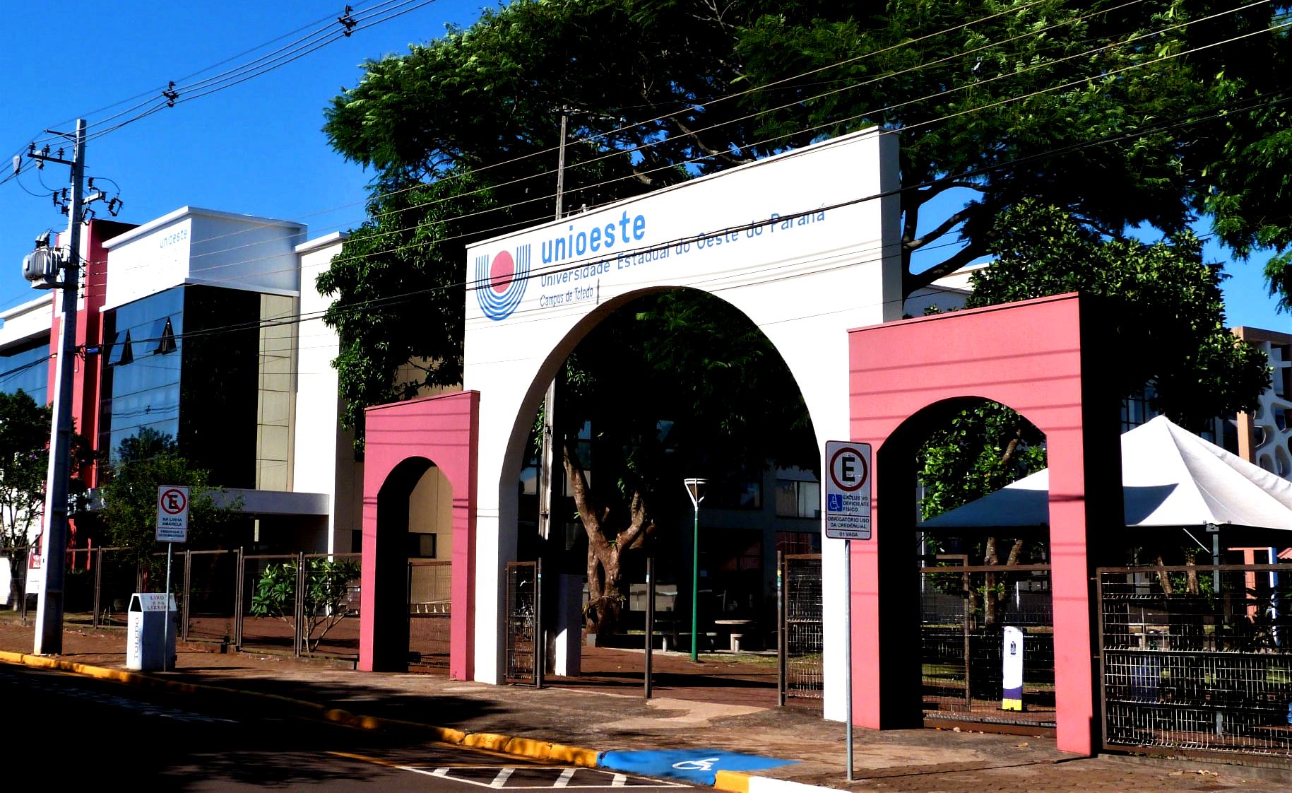 Unioeste abre seleção de nível médio e superior